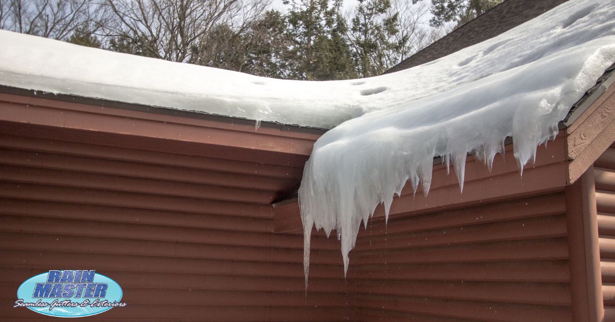 How Clogged Gutters Lead Directly to Ice Dam Damage - Rain Master ...